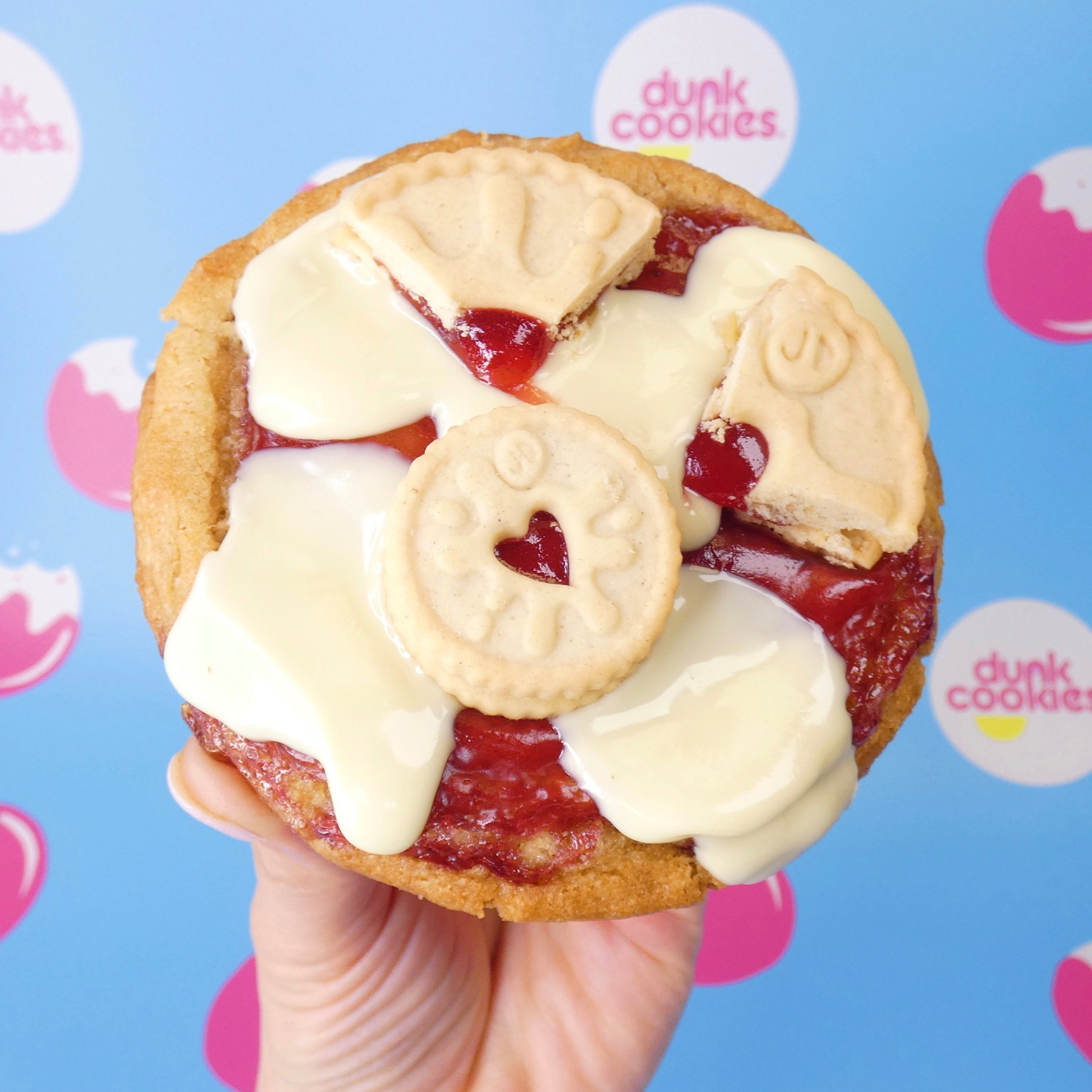 Chocolate Chip Bakery Cookie – Dunk Cookies